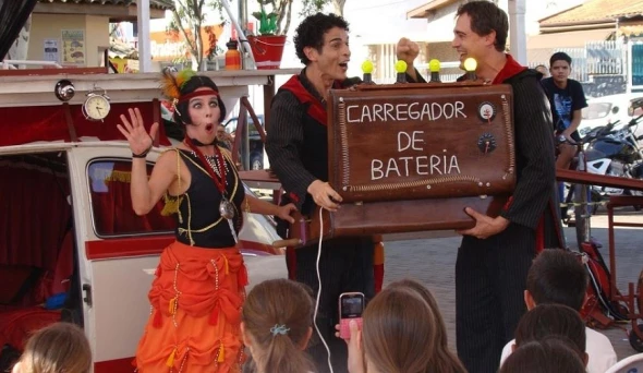 Cia Rodamoinho apresenta “Um Fusca em Com(s)certo” - Guia Taubaté