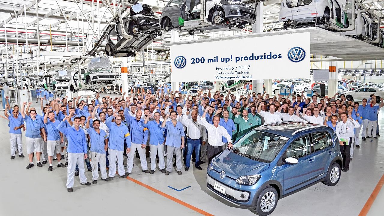 Fábrica da Volkswagen em Taubaté celebra 200 mil up! produzidos - Guia ...